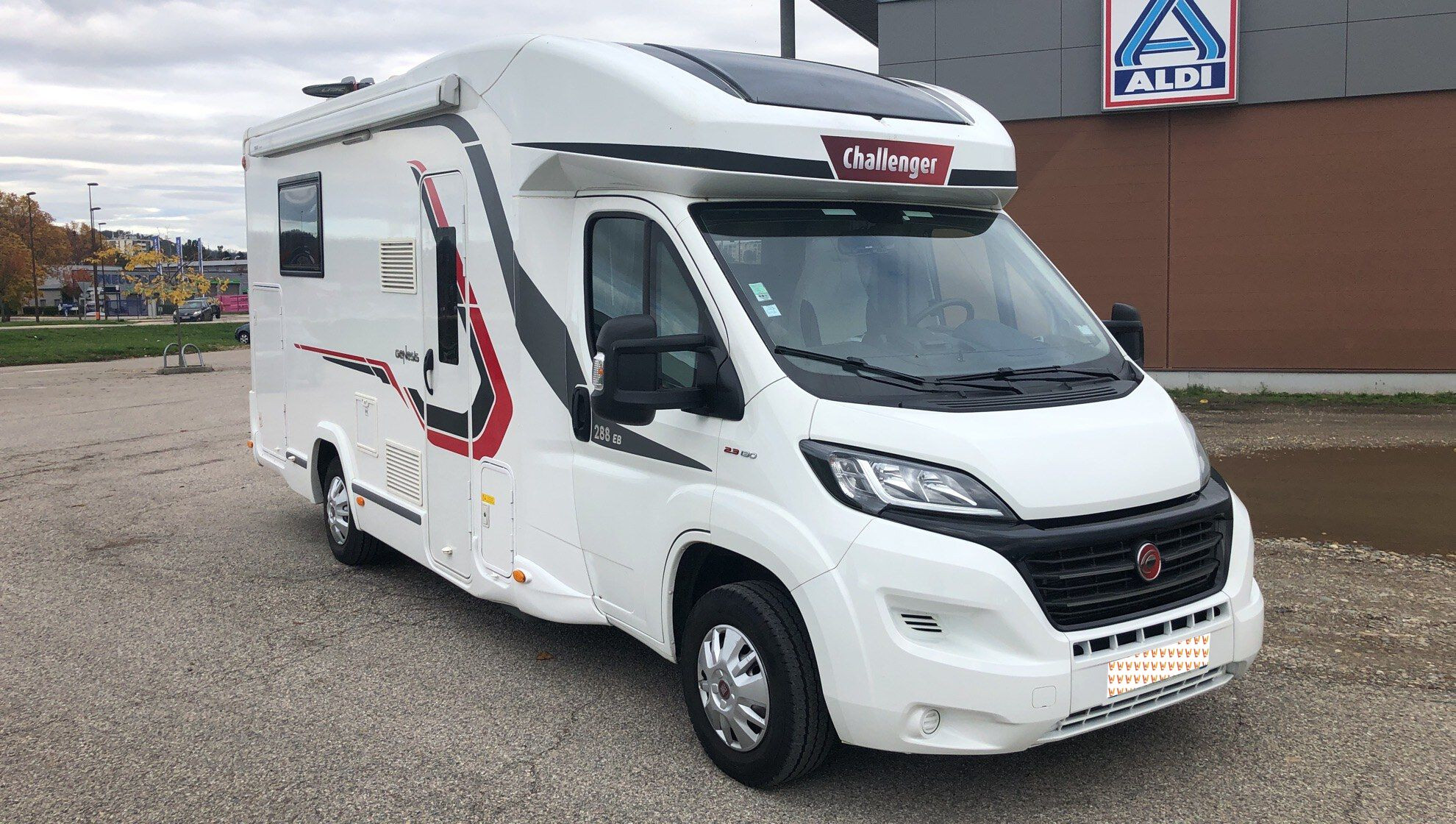 Vente CHALLENGER GENESIS Montluel, Auvergne-Rhône-Alpes (01) - Wikicampers